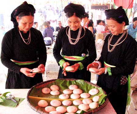 Meet the Tay People – Sapa Clay House